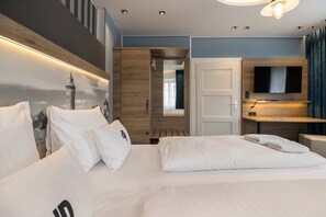 Estúdio Superior | Cofre no quarto, com decoração personalizada, secretária 