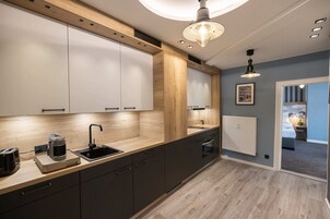 Geladeira, fogão, cooktop, lava-louças