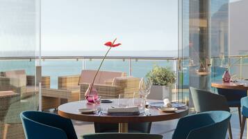 2 restaurantes, cozinha local e internacional