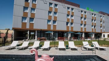 Piscina externa sazonal