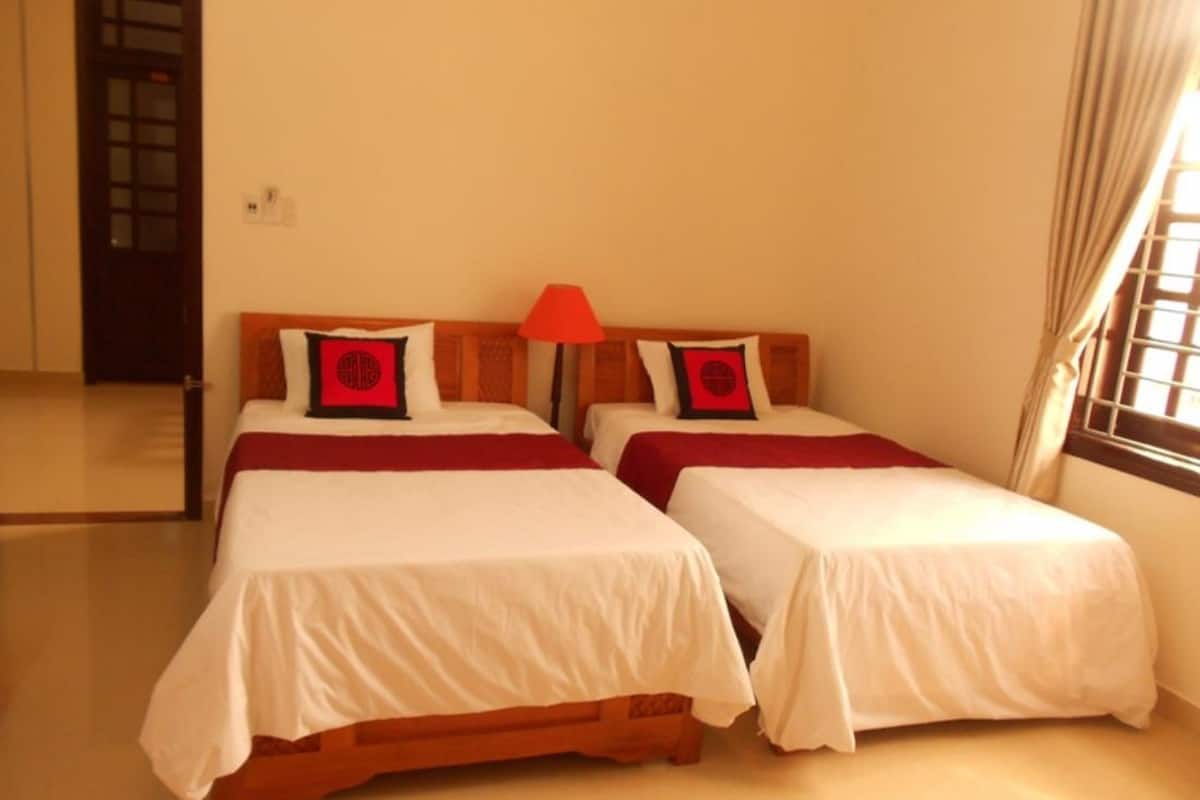 Quarto Superior, 2 camas individuais | Camas de colchão viscoelástico, minibar, cofre no quarto, secretária 
