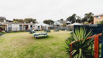 Apartamento standard, 2 quartos, para não fumantes, cozinha (2 Bedroom Apartment (Dundas)) | Vista para o pátio