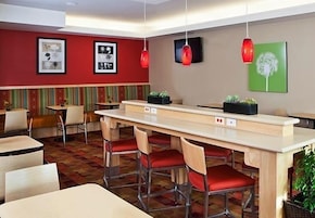 Café da manhã com buffet grátis todos os dias