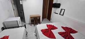 Edredões de penas, minibar, Wi-fi grátis, roupa de cama fornecida