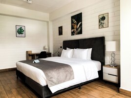 Quarto casal luxo | Edredons de pluma, camas com colchões de espuma com sistema de memória