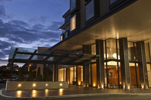 Fachada do alojamento (tarde/noite)