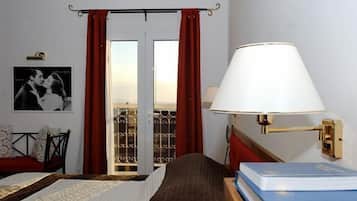 Roupa de alta qualidade, minibar, cofre no quarto, secretária