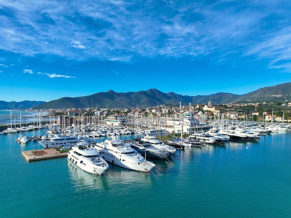 Yacht Club Marina Di Loano | Una Esperienze. - Pietra Ligure