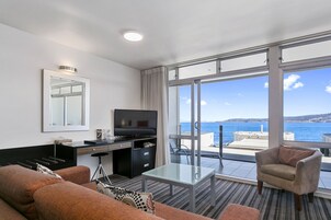 Estúdio de Luxo, 1 cama king-size, vista para o lago | Secretária, secretária adequada para computadores portáteis 