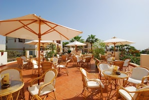 2 restaurantes, café da manhã, culinária internacional