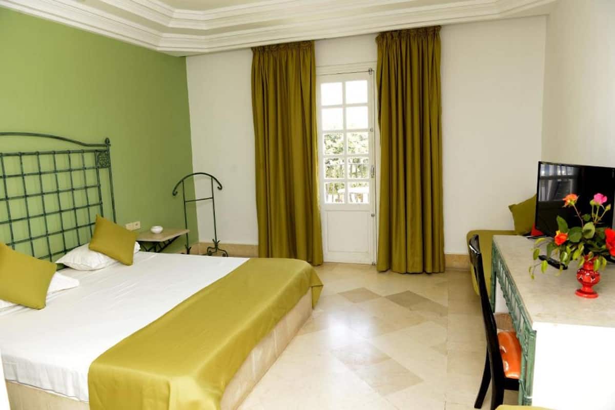 Minibar, Wi-fi grátis, roupa de cama fornecida
