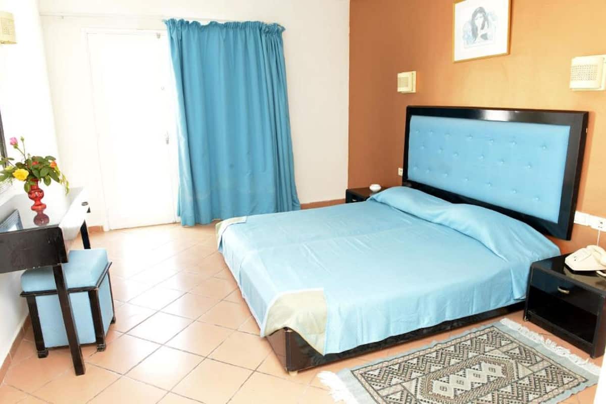 Minibar, Wi-fi grátis, roupa de cama fornecida