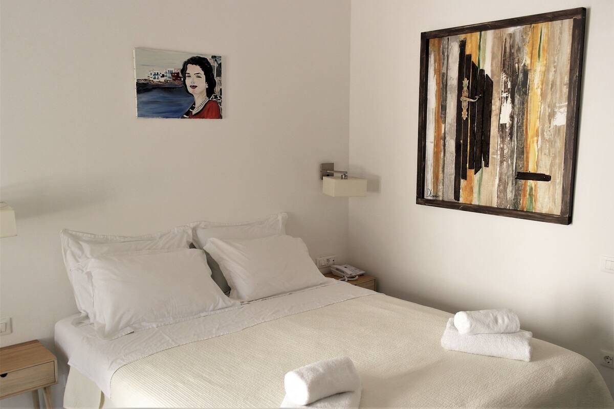 Quarto Duplo Deluxe, 1 cama queen-size | Cofre no quarto, quartos insonorizados, ferro/tábua de engomar