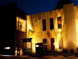 Fachada do alojamento (tarde/noite)