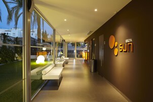 Área de estar no saguão