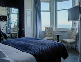 Quarto casal standard, 1 cama de casal, suíte, vista para o mar | Individualmente decorados, individualmente mobiliados, escrivaninha