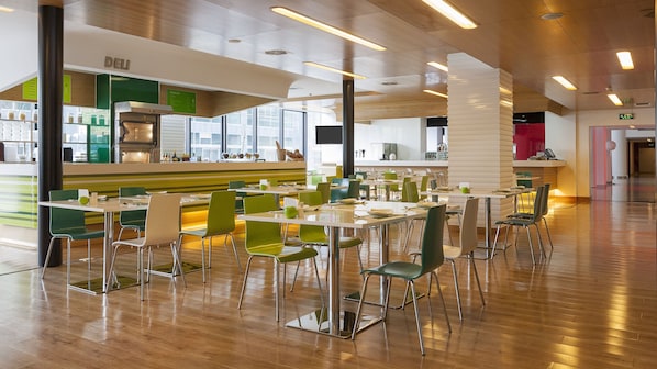 Café da manhã, almoço e jantar