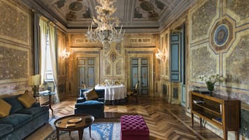 Suite (Queen Hortense Bonaparte) | Sala | TV de ecrã plano