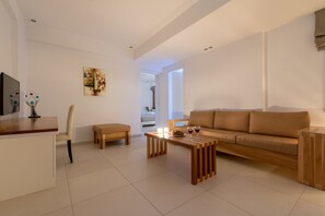 Suíte júnior, banheira de hidromassagem | Cofres nos quartos, quartos à prova de som, Wi-Fi de cortesia