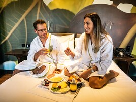 Pequeno-almoço tipo buffet diário (15 EUR por pessoa) 