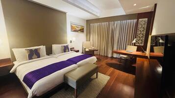 Roupa de alta qualidade, cofre no quarto, com decoração personalizada