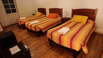 Quarto triplo | Cofres nos quartos, roupa de cama