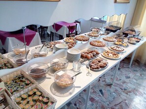 Pequeno-almoço tipo buffet diário incluído 