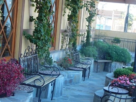 Área de estar no saguão