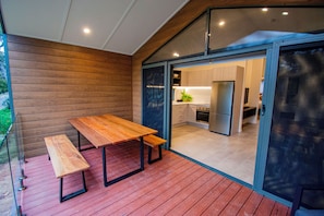Villa, 2 quartos, cozinha (Boronia Villa - withTesla EV chargers) | Varanda