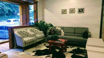 TV 24 polegadas com canais a cabo