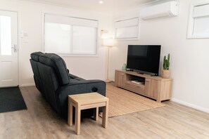 Apartamento Executivo, 1 quarto, cozinha (Offsite Location) | Sala de estar