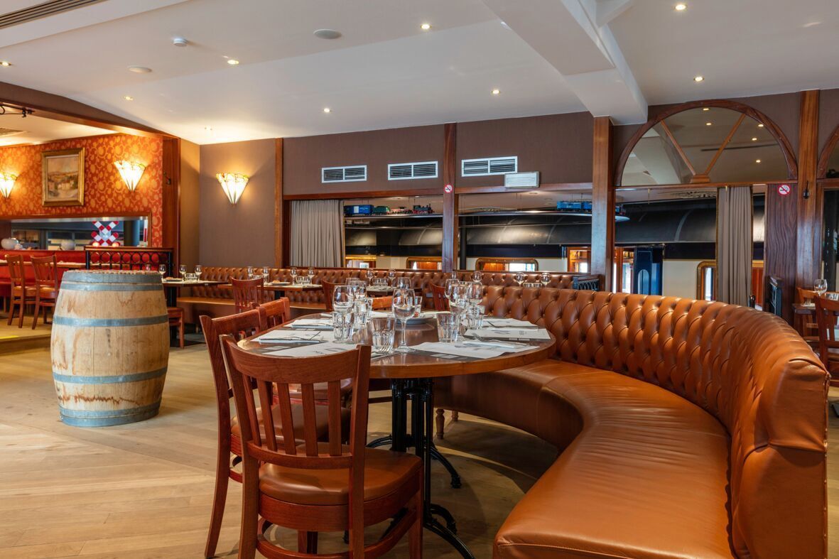 2 restaurantes, café da manhã, culinária europeia moderna