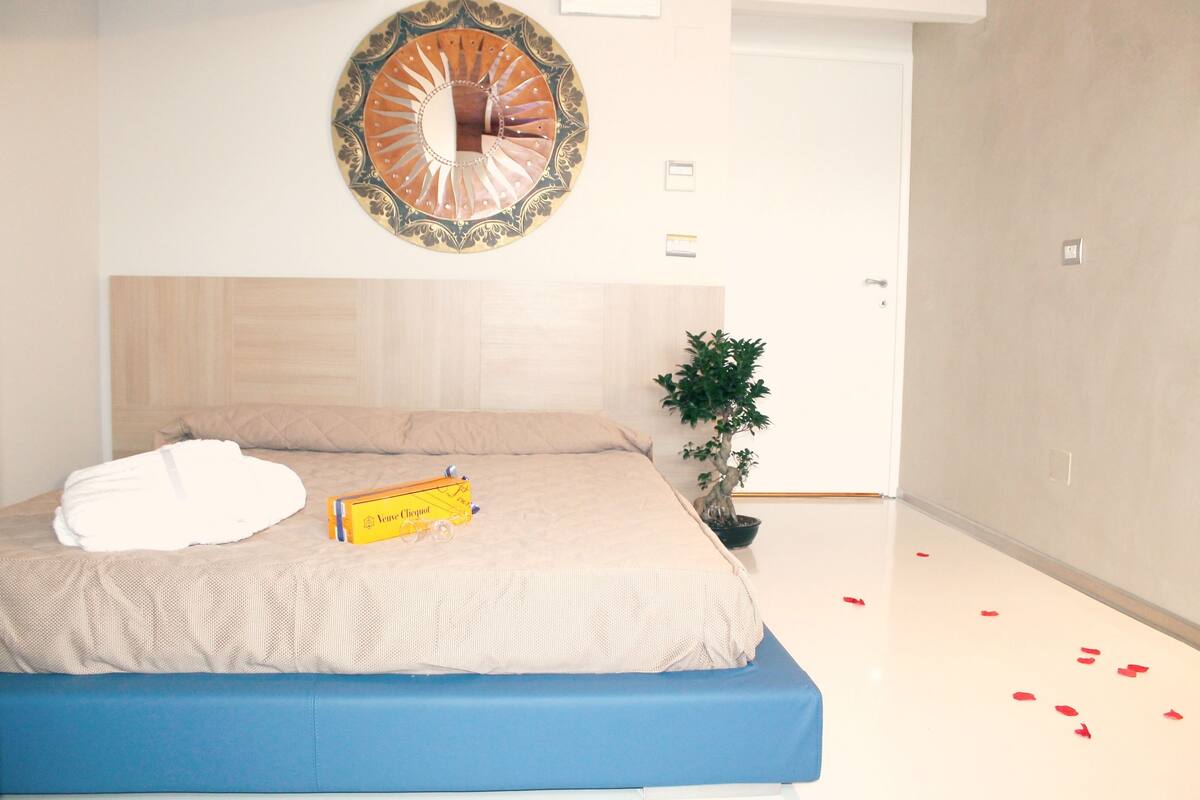 Suite | Camas de colchão Select Comfort, minibar, cofre no quarto, secretária 