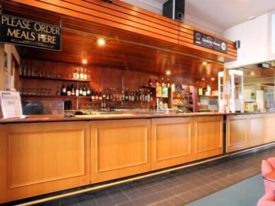 2 bares/lounges, bar de esportes