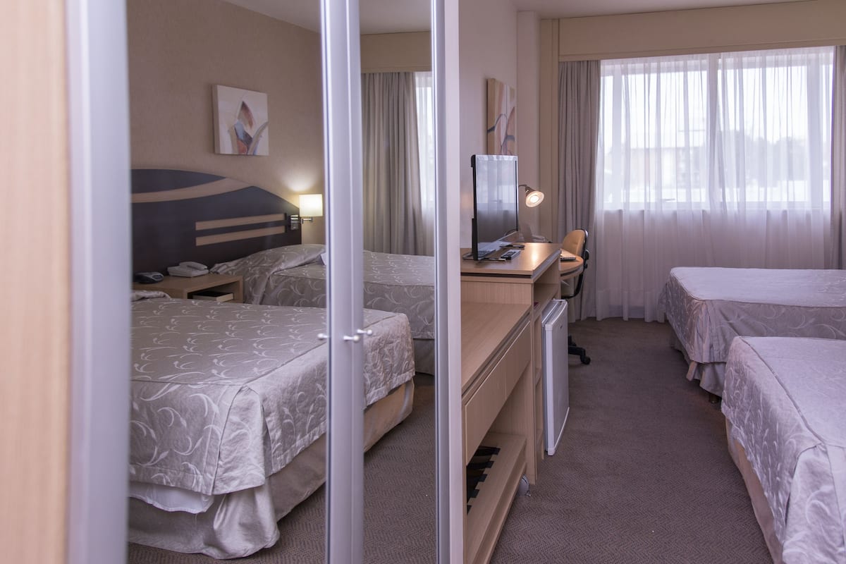 Minibar, secretária, quartos insonorizados, Wi-fi grátis