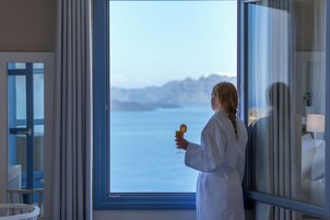 Honeymoon Suite with Plunge Pool | Roupa de alta qualidade, minibar, cofre no quarto 