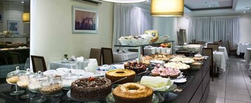 Café da manhã continental grátis