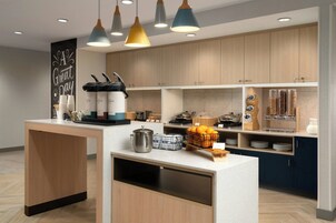 Café da manhã com buffet grátis todos os dias