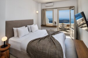 Superior Double Volcano View | Roupa de alta qualidade, minibar, cofre no quarto, secretária 