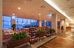 Pequenos-almoços, almoços e jantares servidos