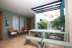 Área de estar no saguão