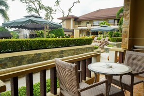 Quarto casal ou duplo premium, 1 quarto, vista para a piscina | Sacada