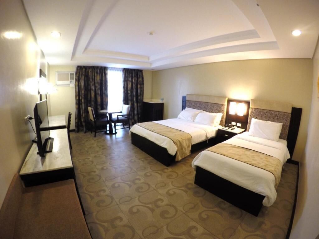 Roupas de cama premium, cofres nos quartos, escrivaninha