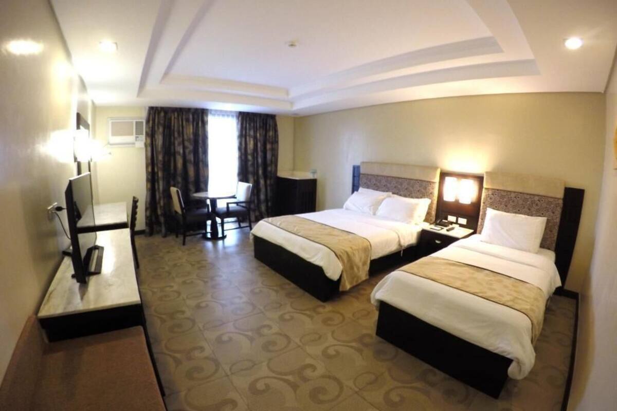 Roupas de cama premium, cofres nos quartos, escrivaninha