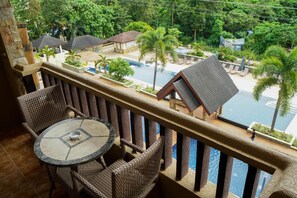 Quarto Duplo ou Twin Premium, 1 quarto, vista para a piscina | Vista da varanda