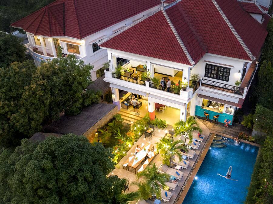 Fachada do alojamento (tarde/noite)