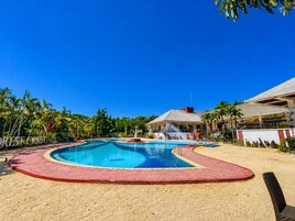 3 piscinas exteriores, da(s) 8:00 à(s) 17:00, espreguiçadeiras