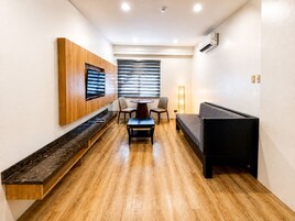 Suite, 2 quartos | Wi-fi grátis, roupa de cama fornecida