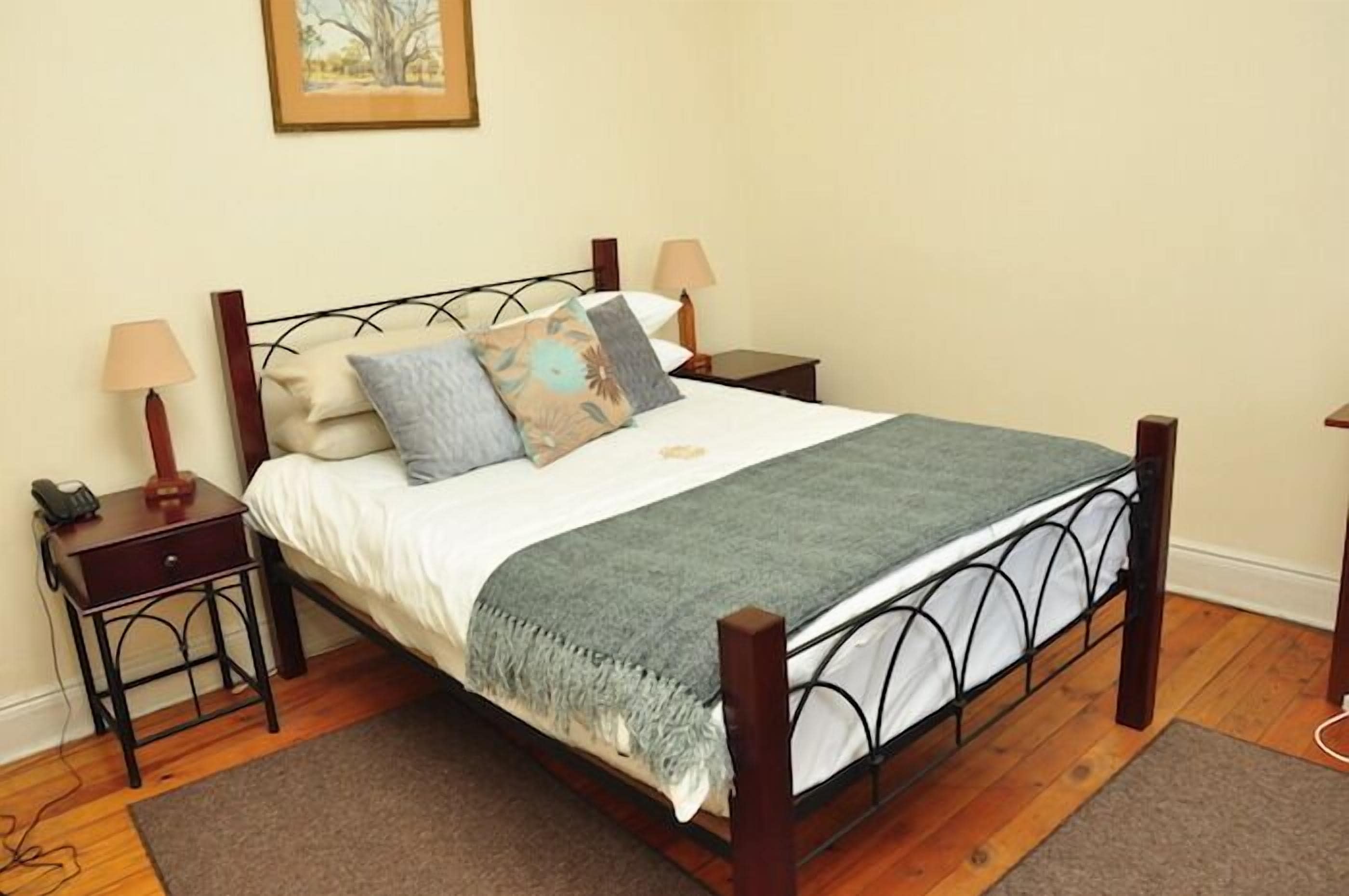 Cofres nos quartos, individualmente decorados, escrivaninha