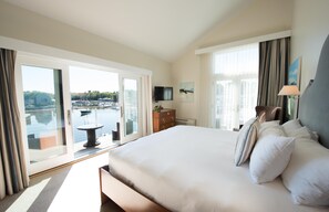 Suíte, sacada (Captain's) | Lençóis italianos Frette, roupas de cama premium